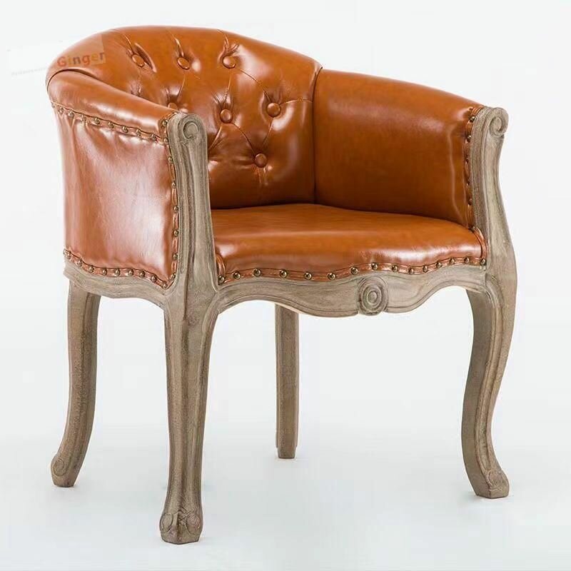 Кресло из массива дерева, обтянутое высококачественной кожаной тканью