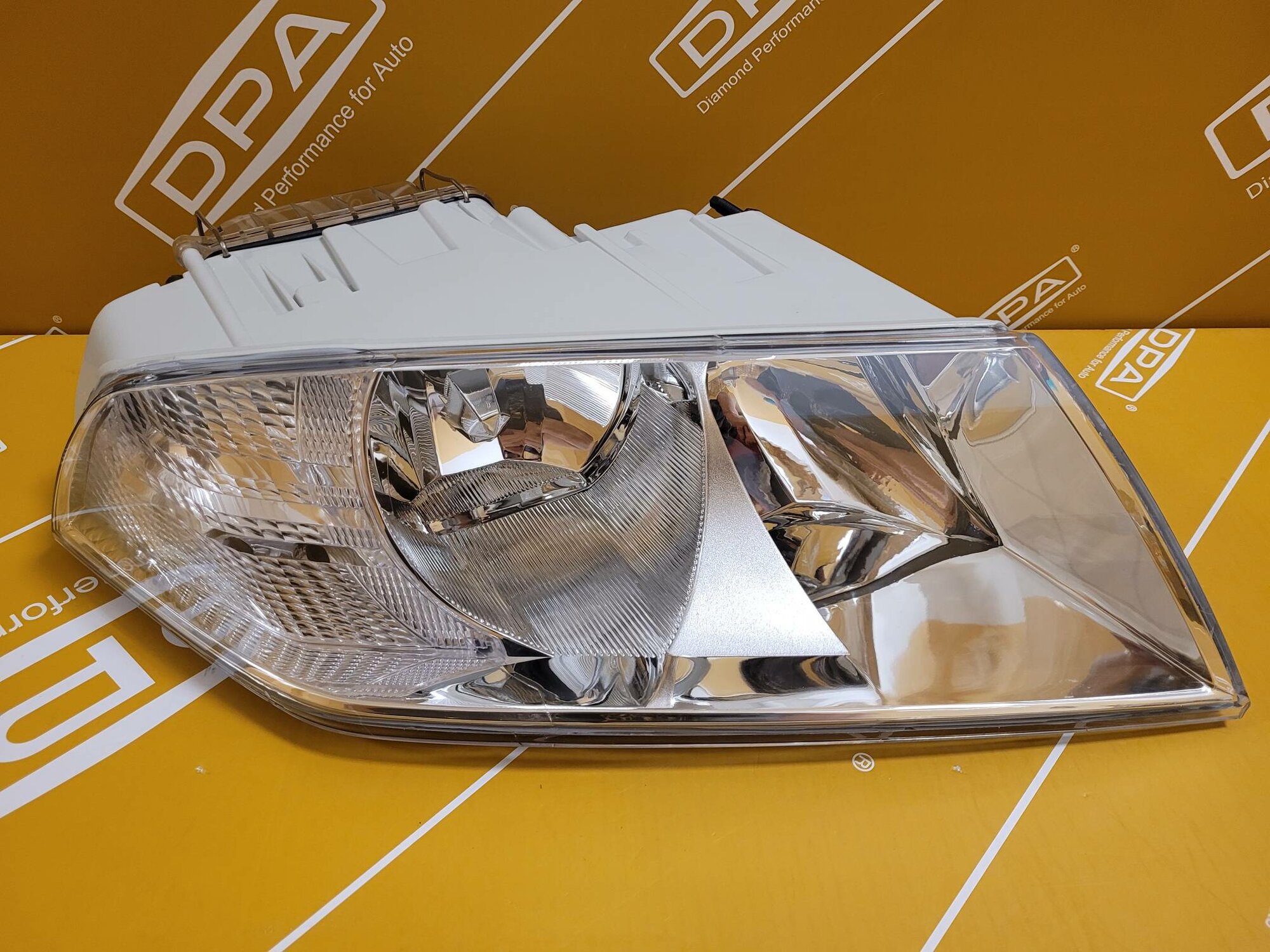 Фара правая галоген с корректором Skoda Octavia A5 2004-2013 (ОЕ: 1Z1941018P)