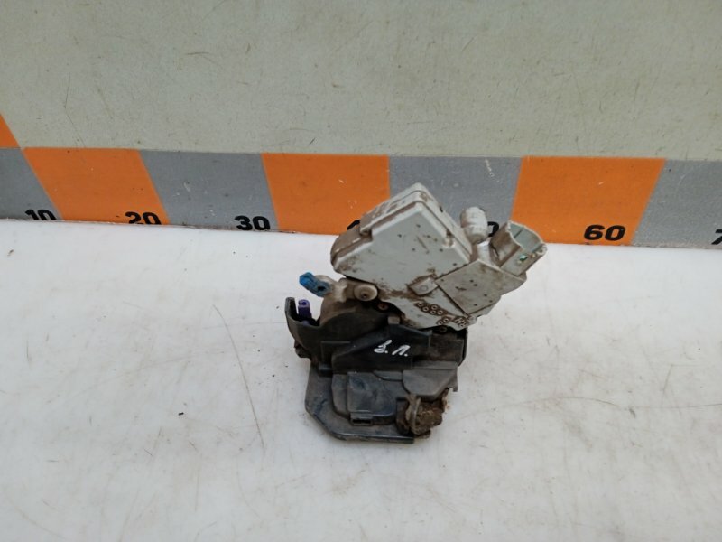 Б/У 6 контактов, Ниссан Максима А33 Замок двери задней правой Nissan Maxima 2001 A33 293191 NISSAN арт. 825023Y500