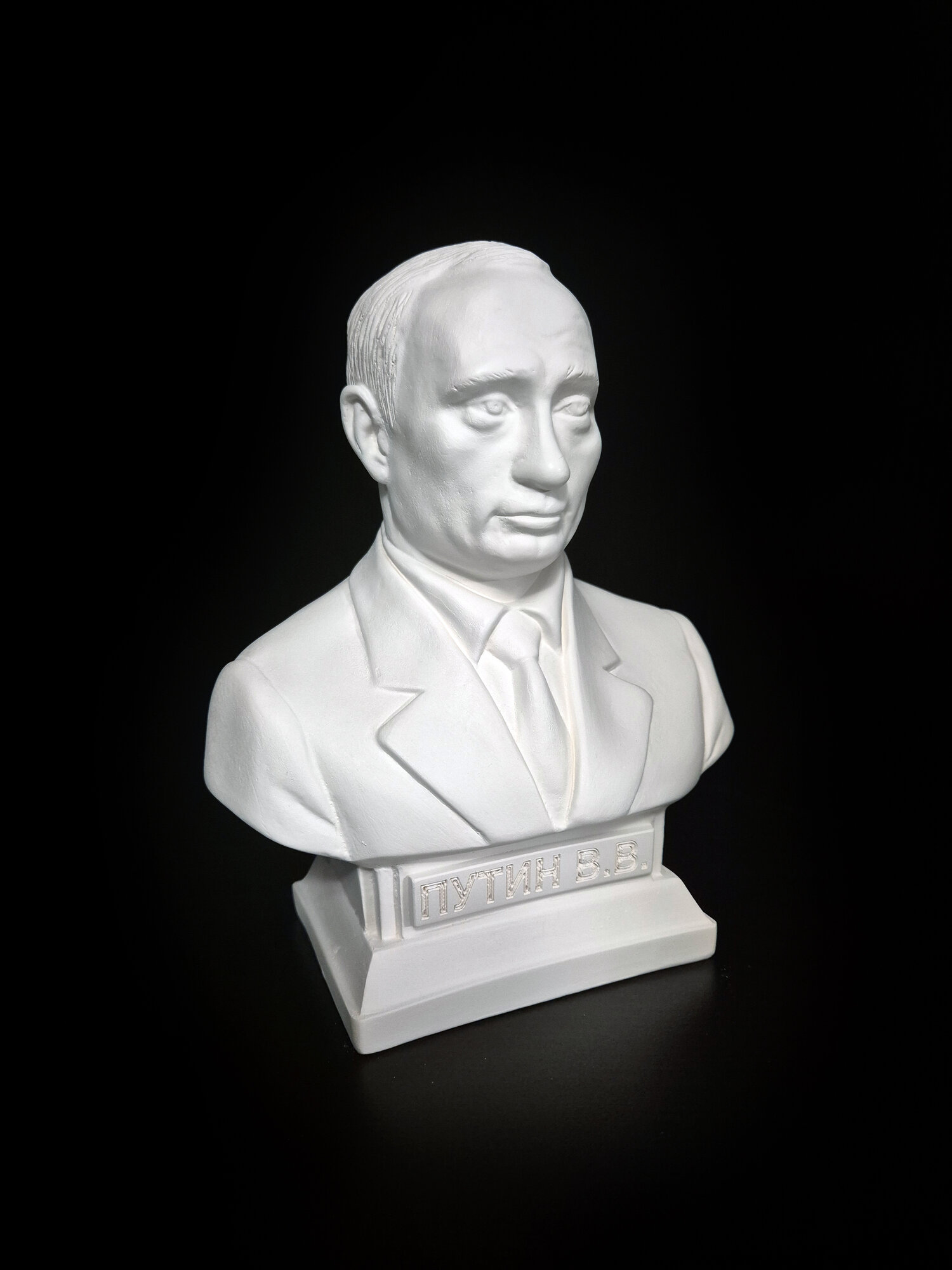 Статуэтка бюст политический деятель В. В. Путин. Высота 19см. Гипс. Цвет белый.
