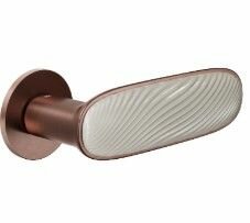 Дизайнерская ручка, DUNE на круглой розетке 50*4 мм, Матовая медь PVD-Песочно-белый фарфор