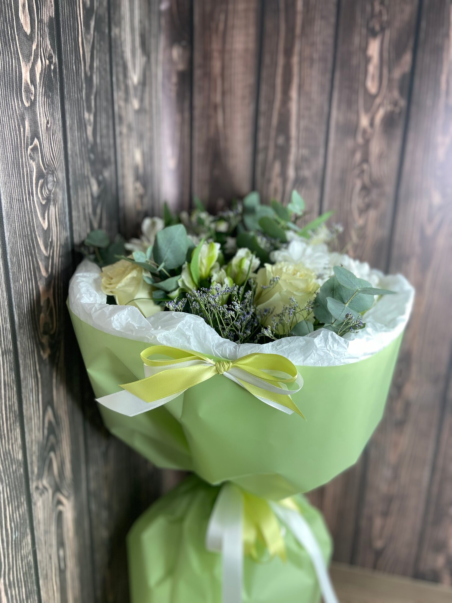 Букет «Лесная свежесть», альстромерии, лимониумы, розы, хризантемы