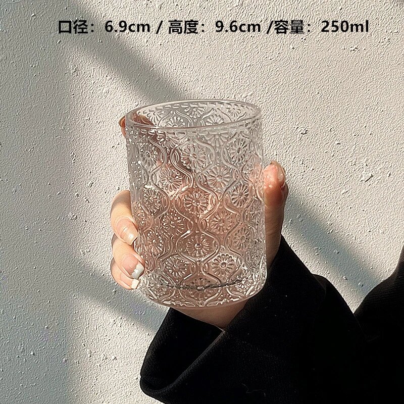 Прозрачные бокалы из стекла с рисунком бегонии