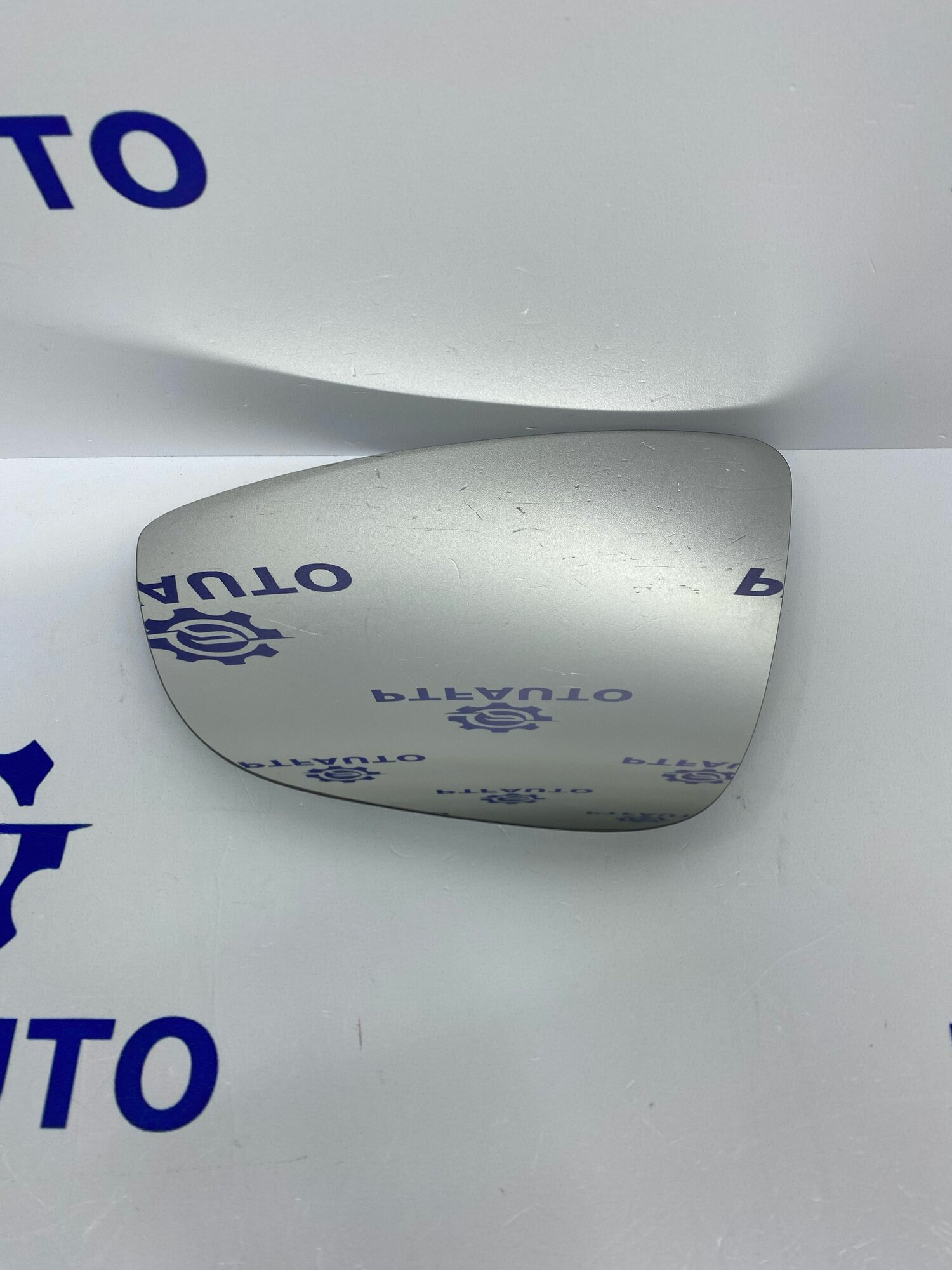 Зеркальный элемент левый Volkswagen Passat B7