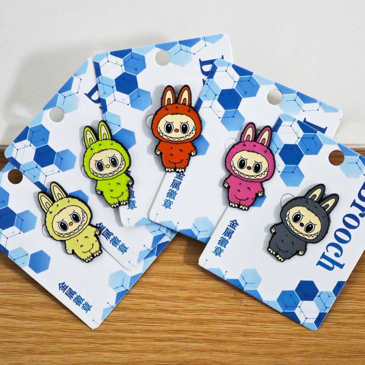 MINISO Брошь в виде скандинавского эльфа Labub Bubble Mart в том же стиле, металлический значок, мультяшная одежда, сумка, аксессуары, милый