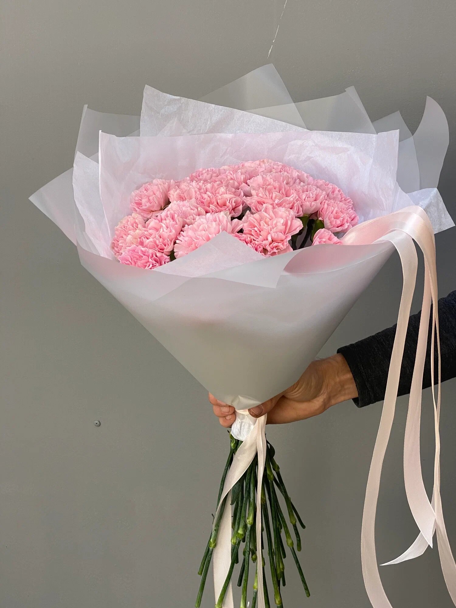 Монобукет ShokoFlowers "Диантус", на стеблях, дизайнерская упаковка, розовый