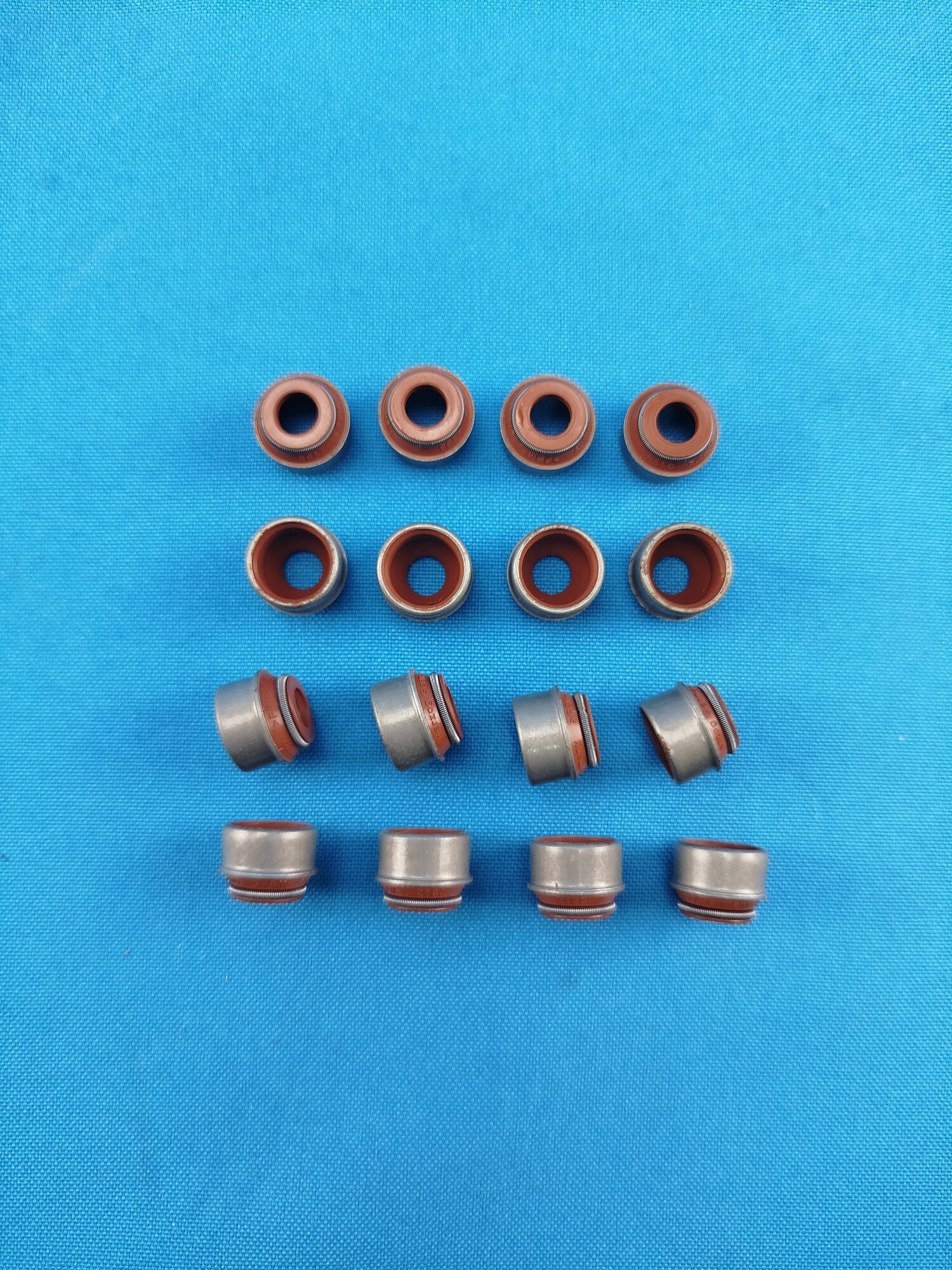 Сальники клапанов "HERZOG" для автомобилей ВАЗ 2110-12, Калина, Приора, ГАЗ 406дв. 16кл. (к-т 16шт)