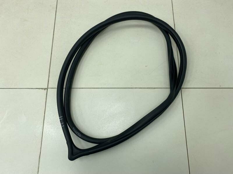 Уплотнитель проема двери передней правой Kia Optima 4 JF 2015 кат.номер: 82120D4000