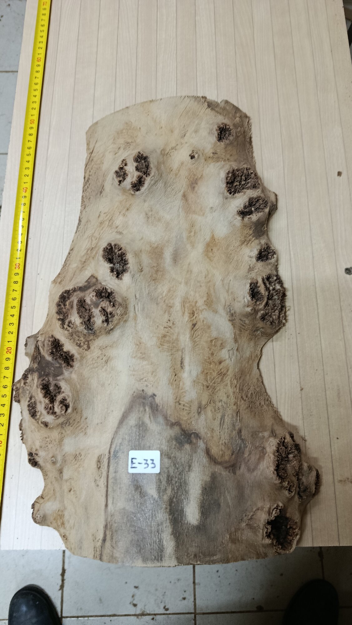 Спил из карагача, каповый, 50х26х5см(Е33)высушенный , влажность 8%