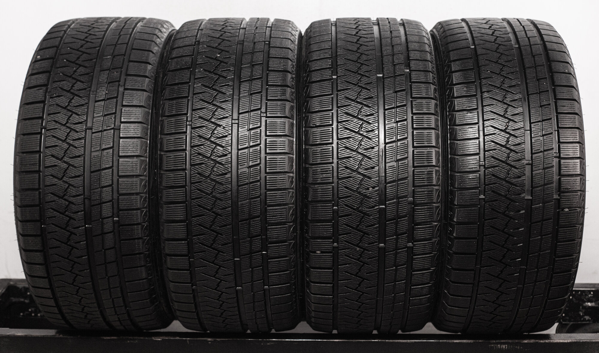 Triangle Snowlink TWT02 265/40 R20 104V