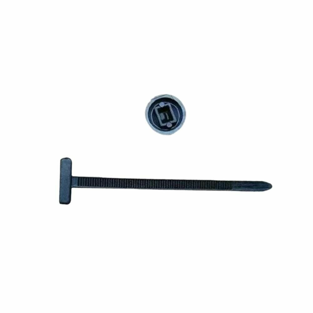 Универсальная пряжка для кабельной стяжки подходит для крепления брызговика на подкрылке.