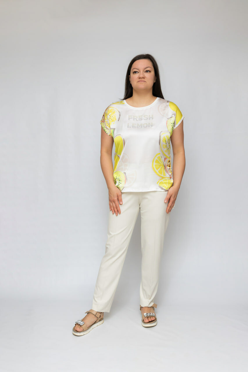 Брюки классические Брюки стиль чинос. Кремового цвета