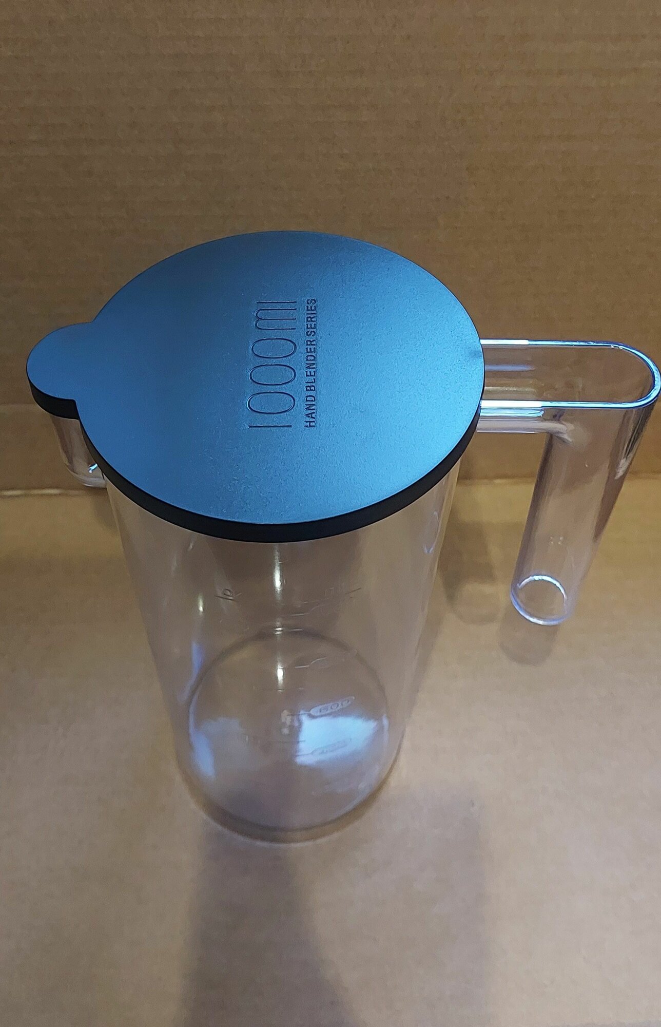 Polaris PHB 1880A POWER. Графин 1 литр с крышкой.