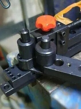 Настольный небольшой гибочный станок из кованого железа