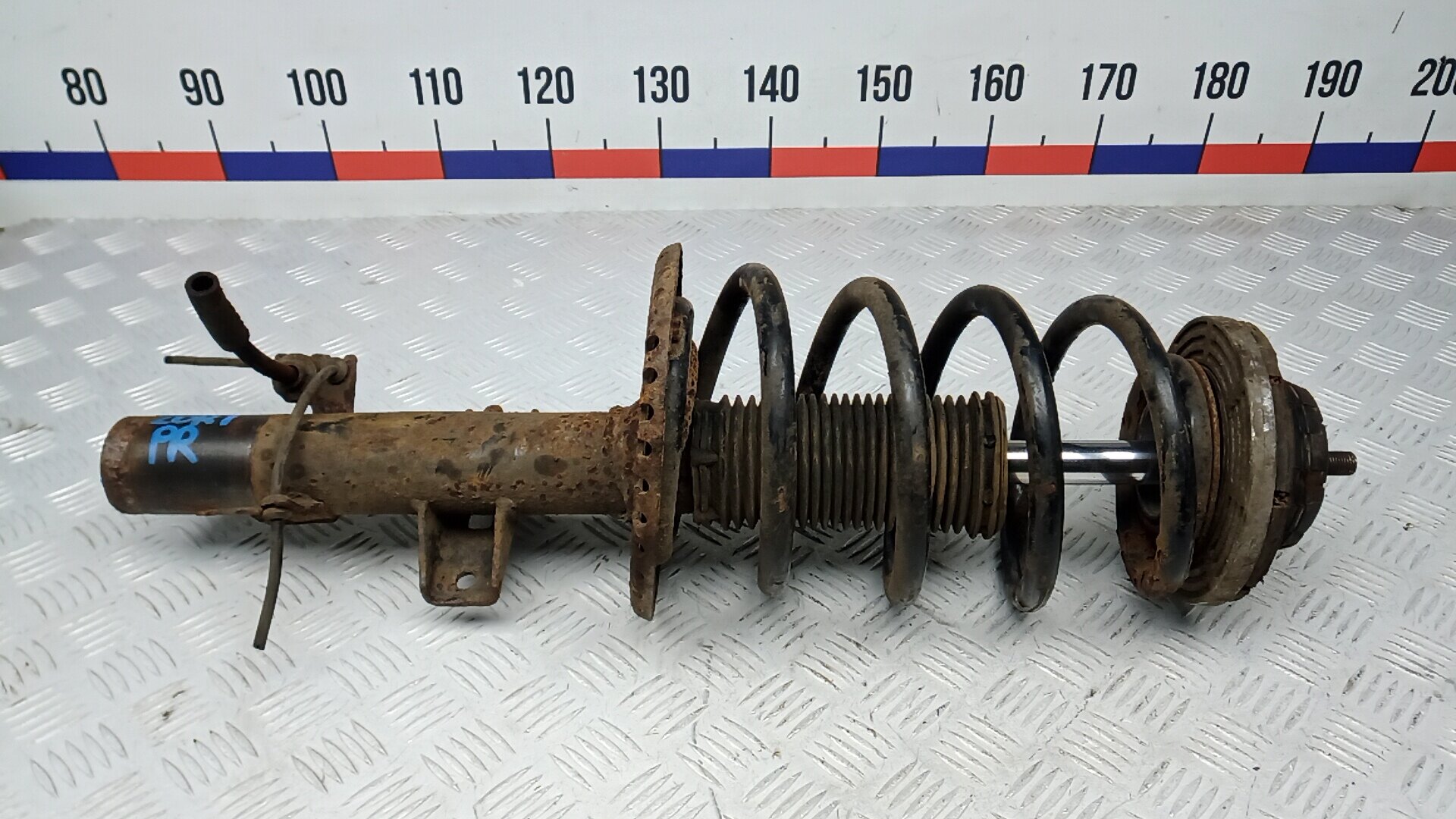 Стойка передняя правая VOLKSWAGEN TRANSPORTER T5