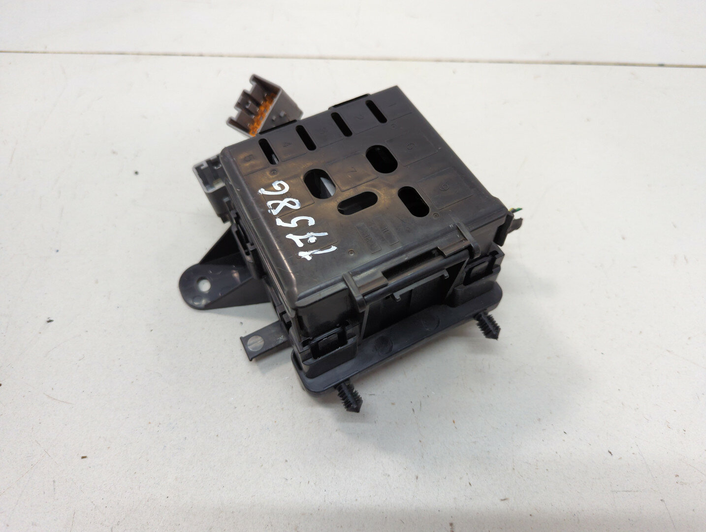 Блок предохранителей Ford Explorer Б/У