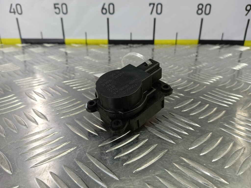 Моторчик заслонки отопителя Б/У для FORD Tourneo Connect II (2013—2018) 1786200