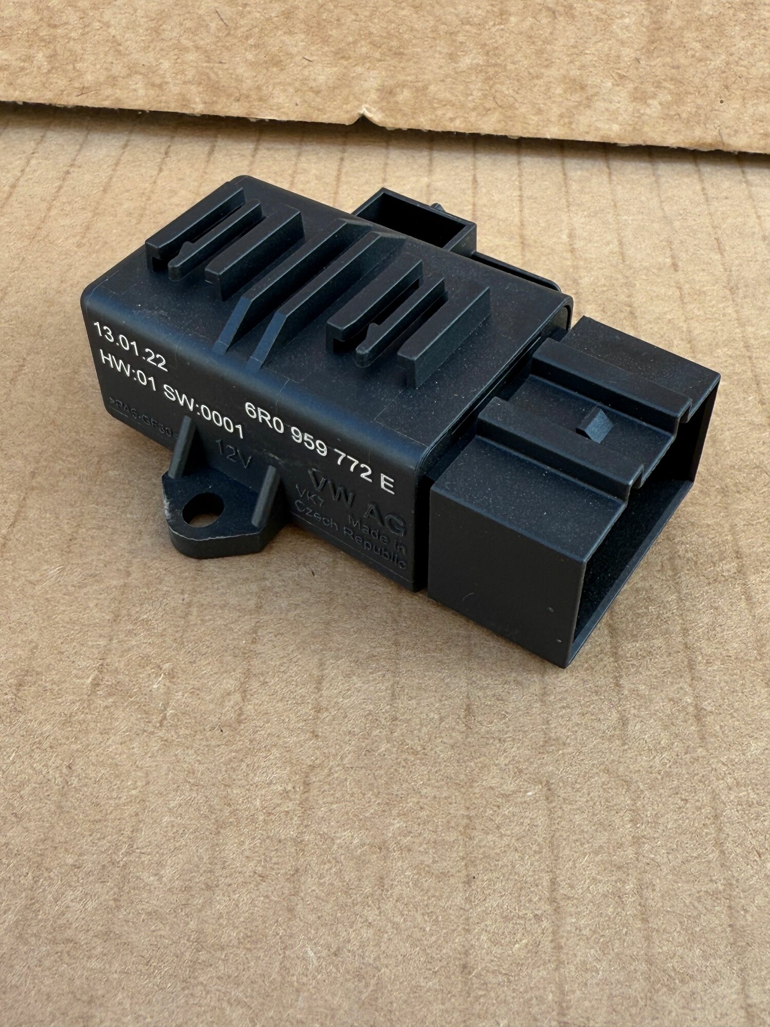 Блок управления подогревом сидения VAG оригинал 6R0959772E