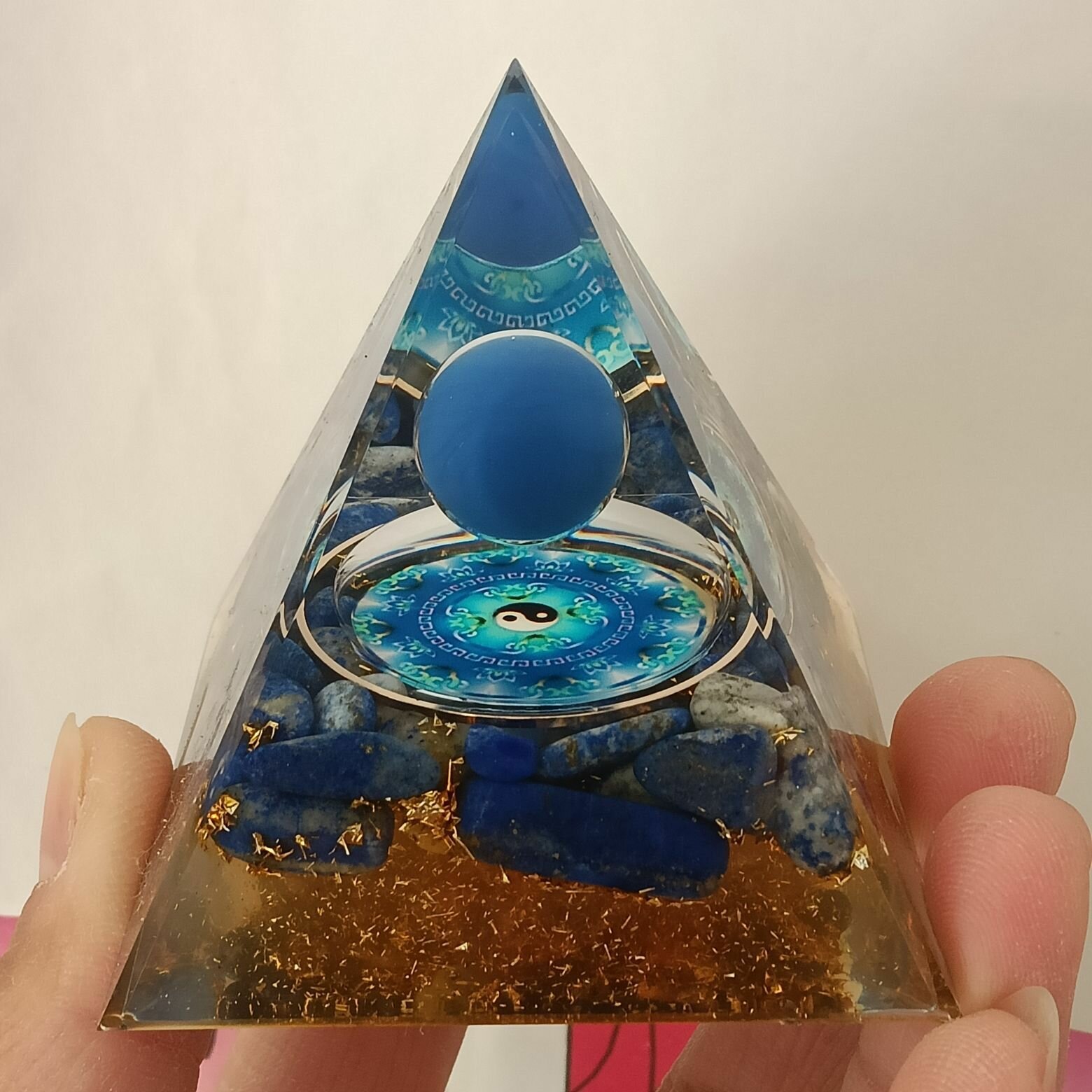 Оргонитовая пирамида для рабочего стола, 5 х 5 см, кристаллический камень-аккумулятор энергии оргона, декор для дома