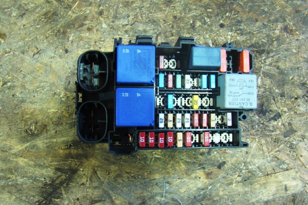 Renault Megane 3 Блок предохранителей 252360003R