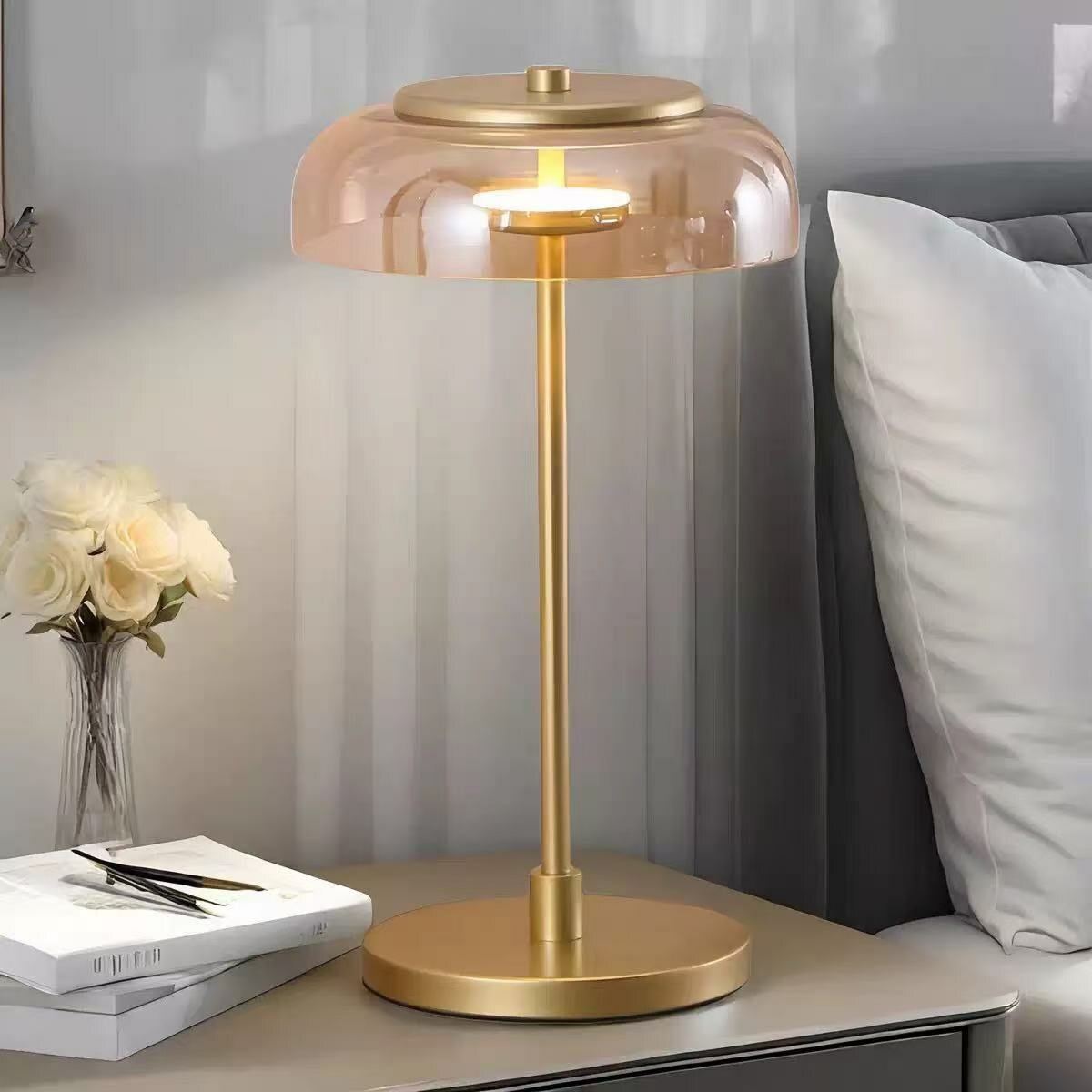 Современная минималистичная стеклянная настольная лампа для спальни в скандинавском стиле