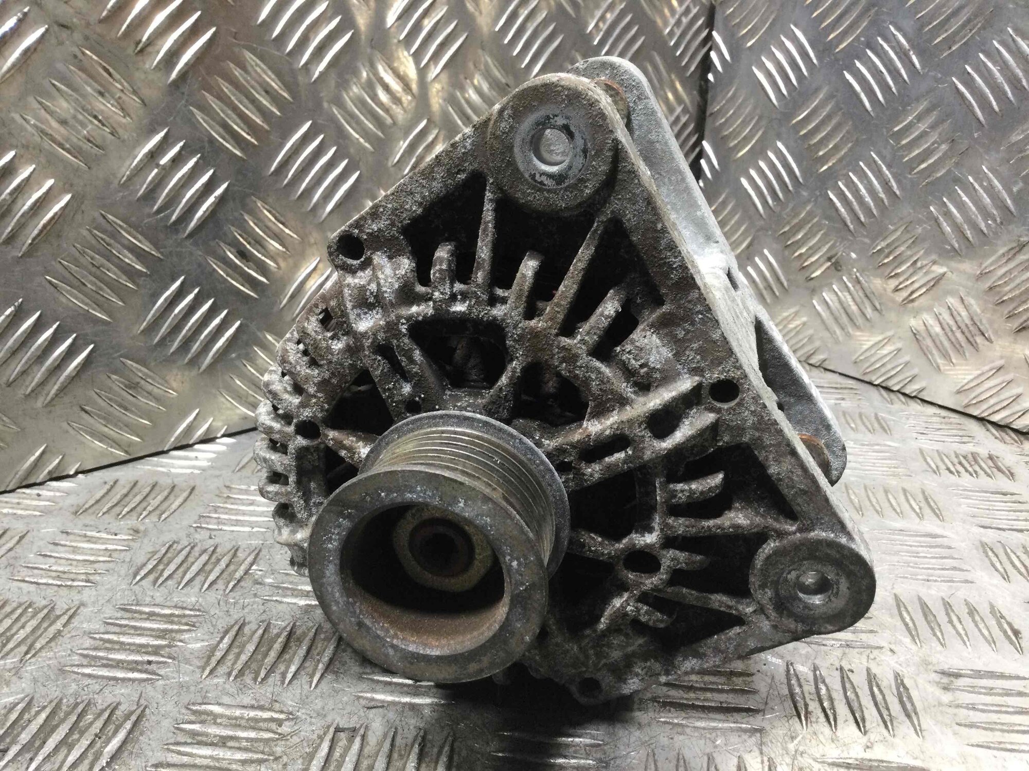 Б/У Генератор Renault Megane 2 поколение (2002-2006) 2005 г.