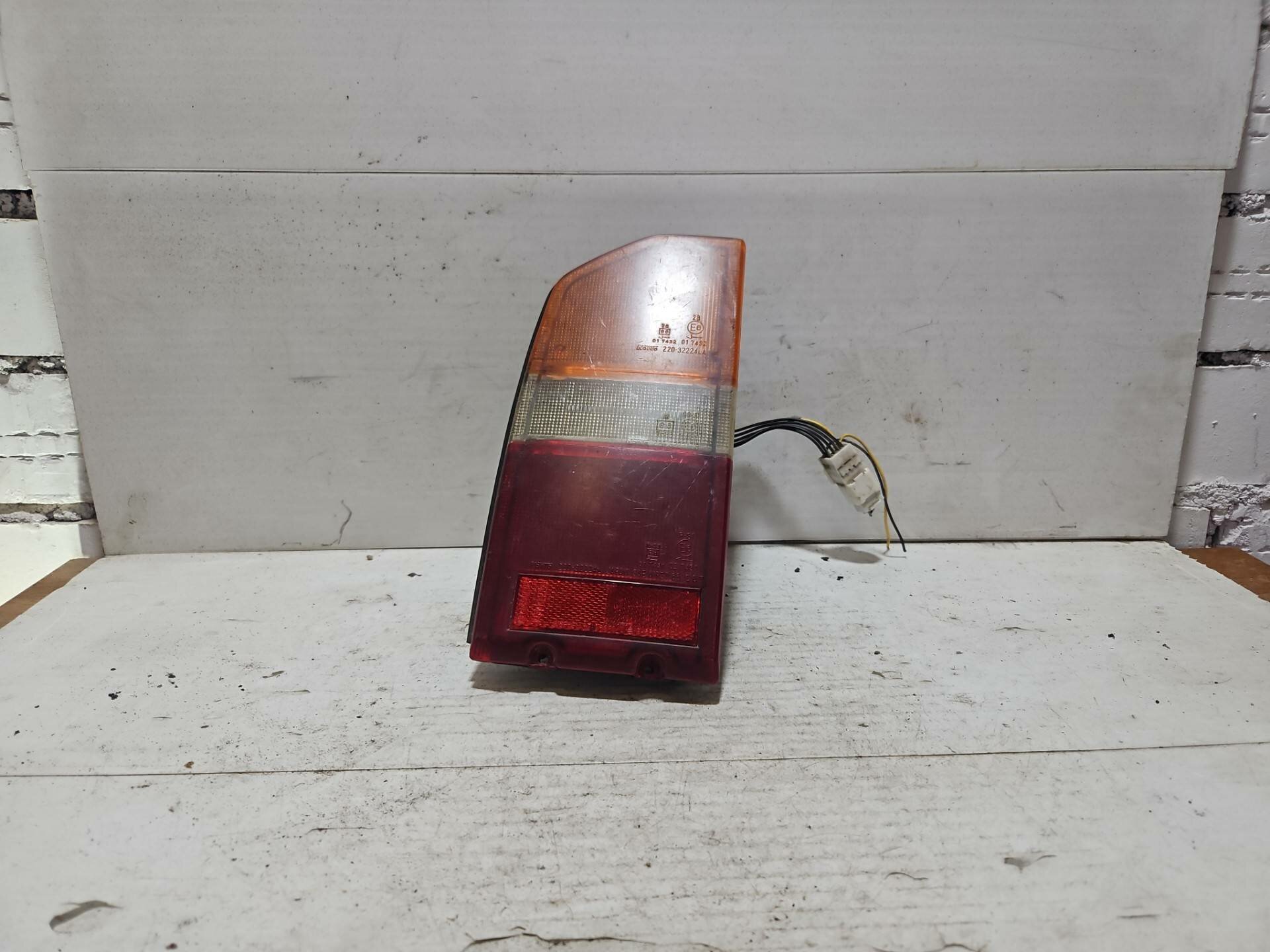 Фонарь задний левый Suzuki Vitara 1993 22032224