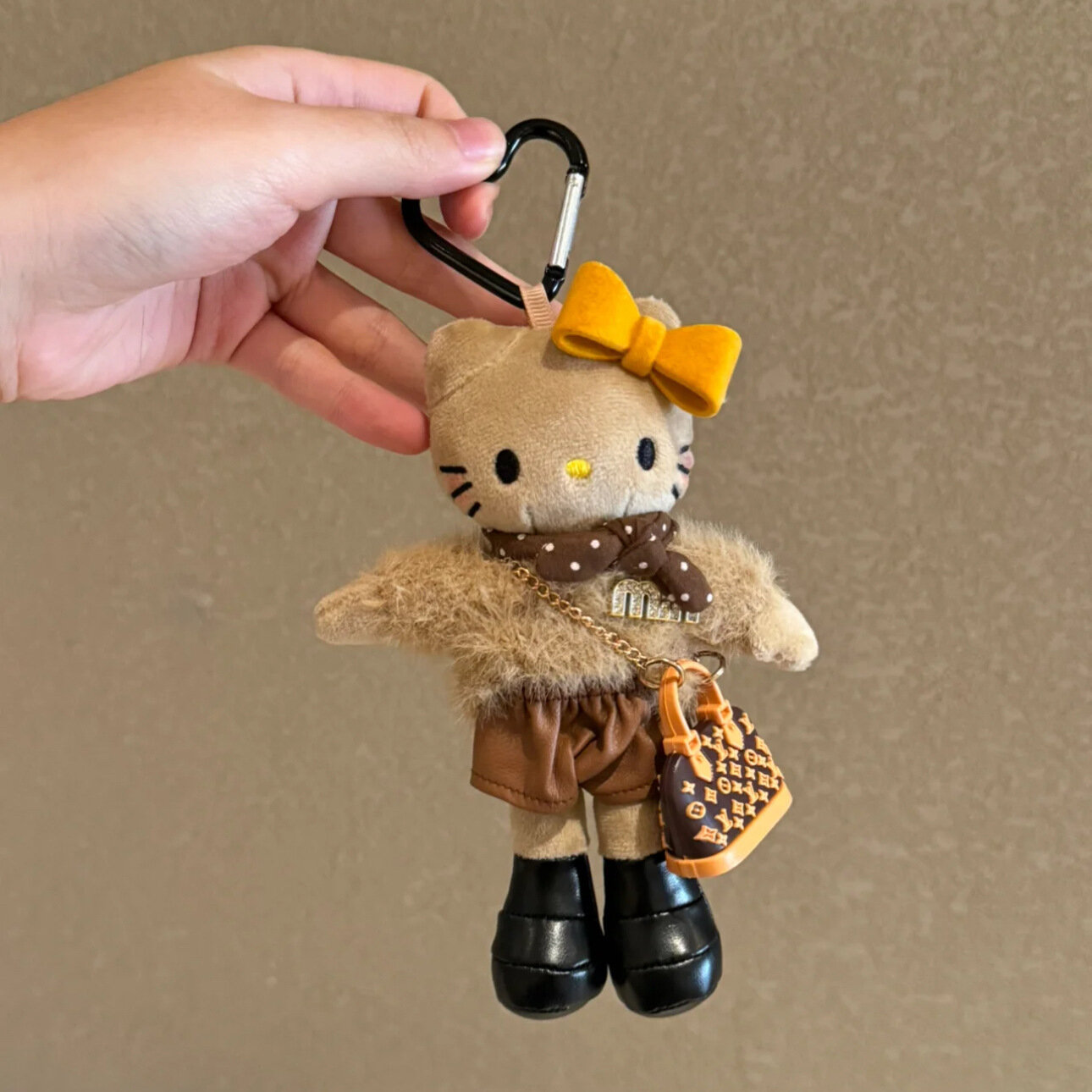 2026 Новейший осенне-зимний брелок для ключей с милым длинноногим котенком, плюшевый кулон, одежда для кукол, стиль Ins, плюшевый брелок