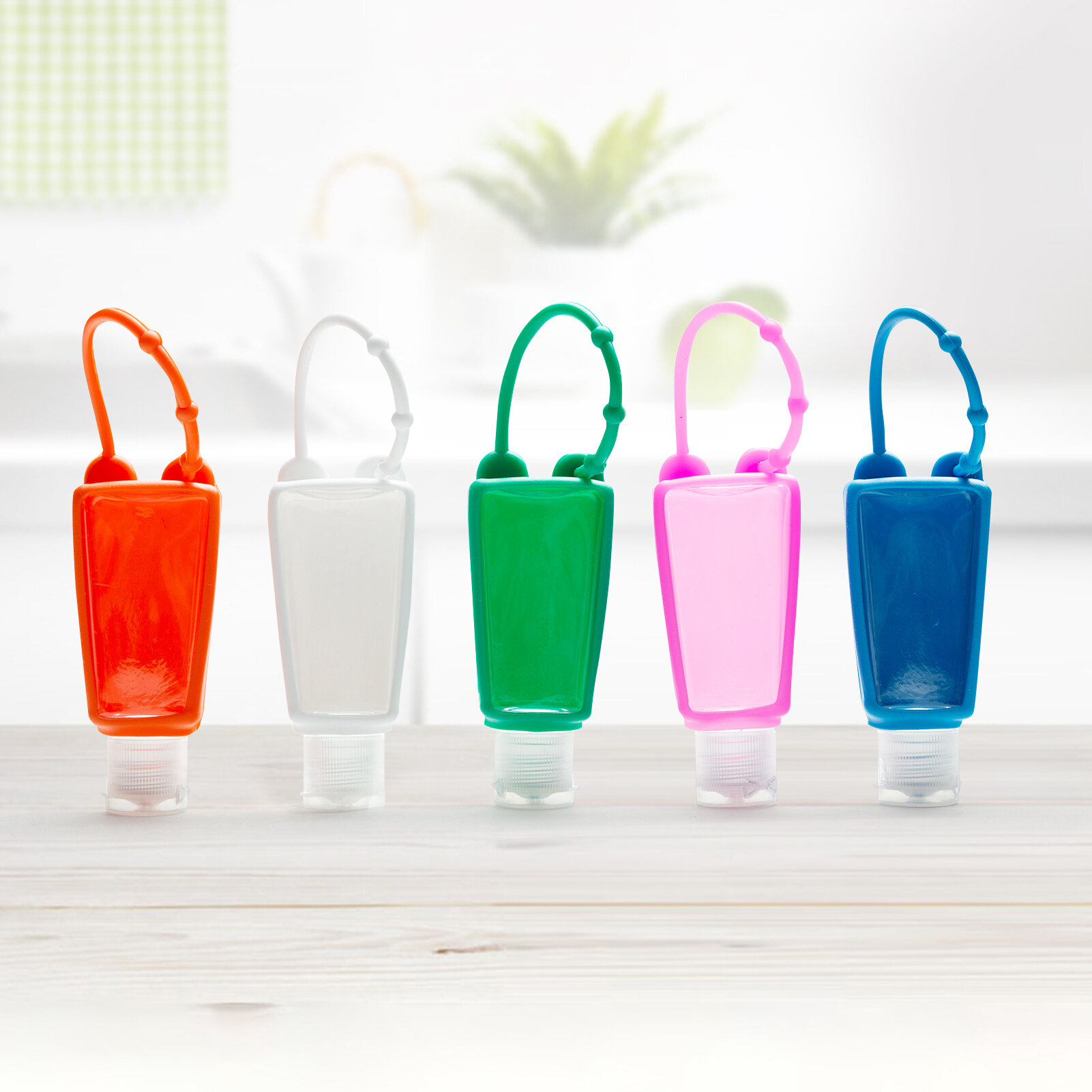Путевые бутылки набор 5 штук squeezable контейнеры с брелоком портативные герметичные пустые бутылки для лосьона шампуня Цвет: Синий + Белый + Зеленый + Оранжевый + Розовый Материал: Силикон, PET, PP Объем одной бутылки: 30мл Вес набора: Примерно 95г /