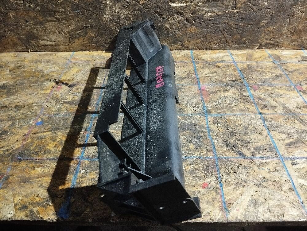 Дефлектор радиатора Крайслер Вояджер 4 Б/У с пробегом