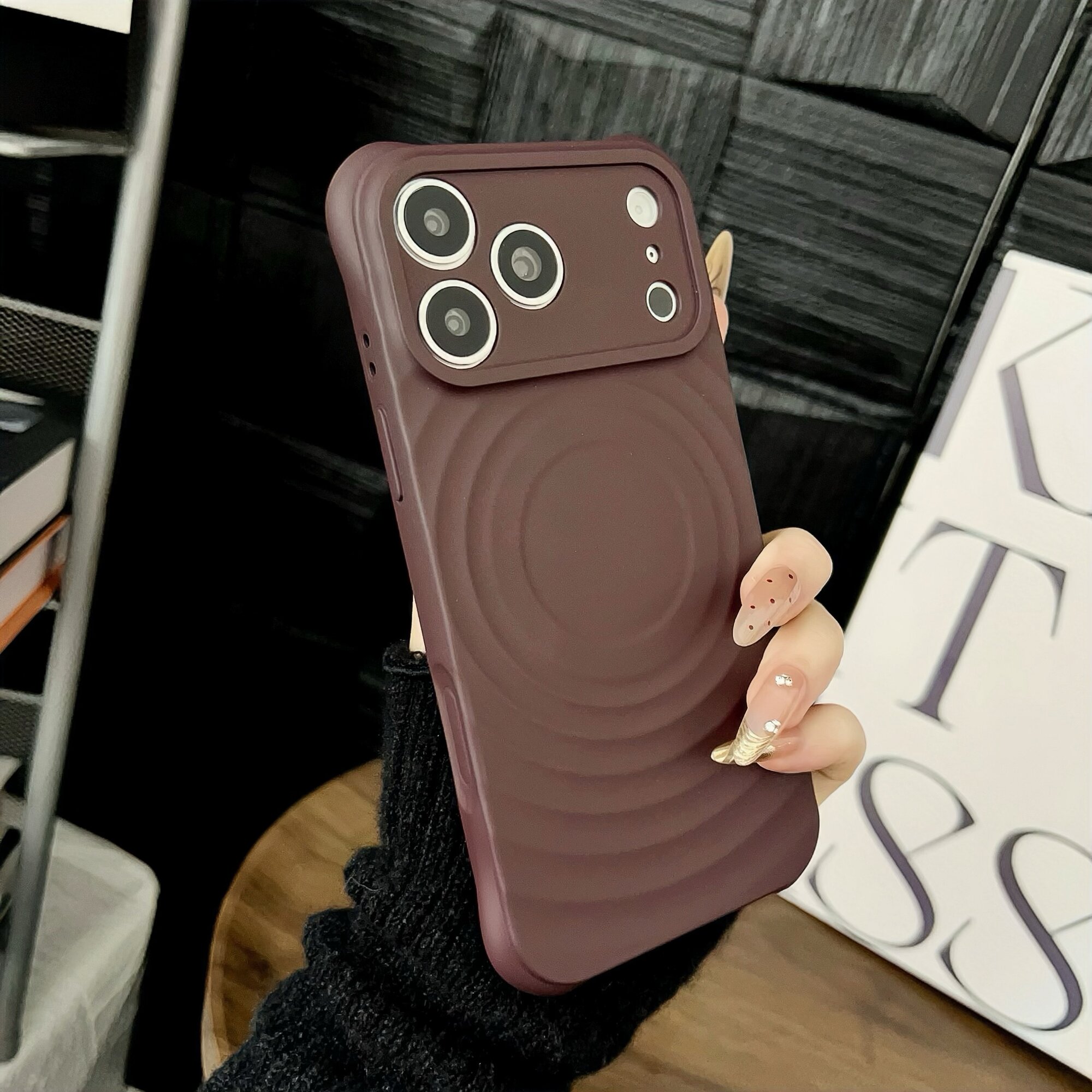 Чехол для Apple iPhone 17 Pro / Айфон 17 Про, soft touch, чехол-кардиомонитор, поликарбонат (PC), защита камеры, ударопрочный, усиленные углы, Apple, Apple iPhone 17 Pro, brown,
