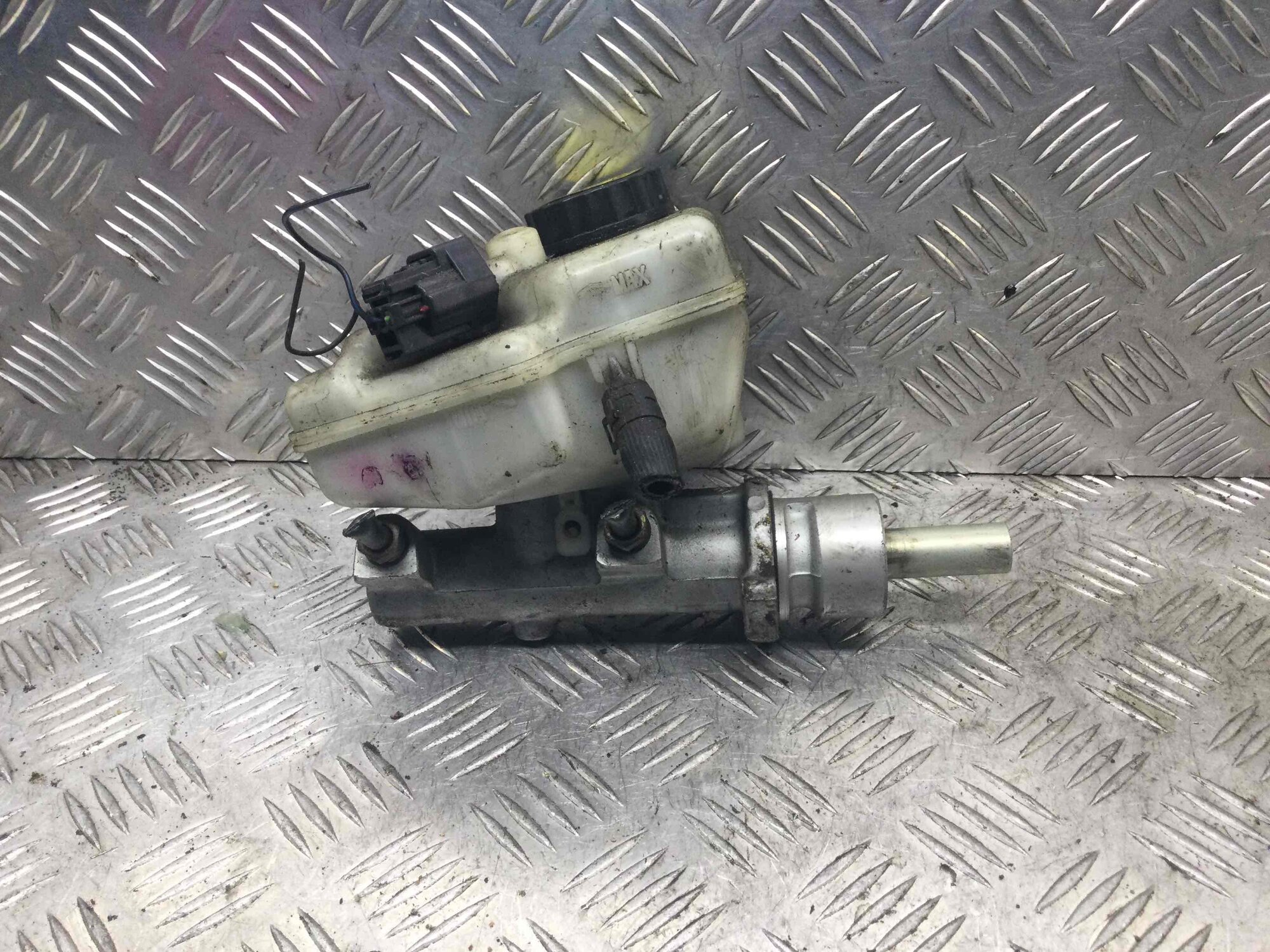 Б/У Цилиндр тормозной главный Ford Mondeo 3 поколение (2000-2003) 2003 г.