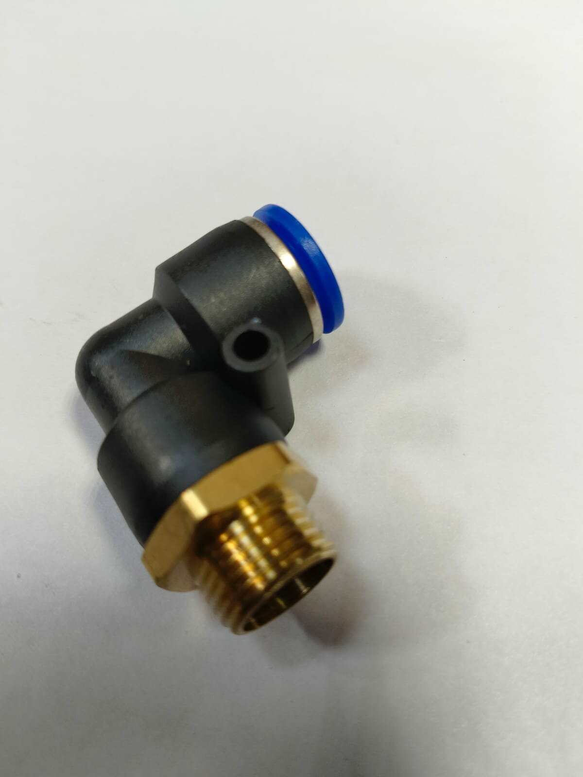 Фитинг L-образный с наружней резьбой М12х1,25 d- 12мм