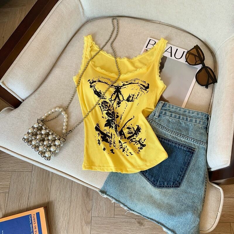 Женская летняя кофточка с розовым кружевным принтом