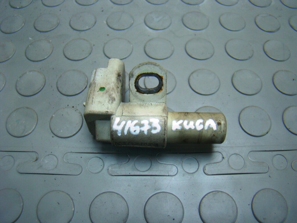 Ford Kuga 2 Датчик положения распредвала 1837835