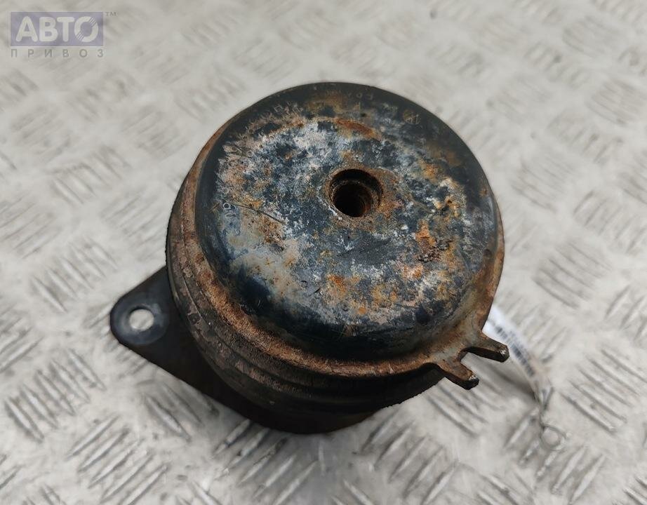 Подушка крепления двигателя Volkswagen Passat B4