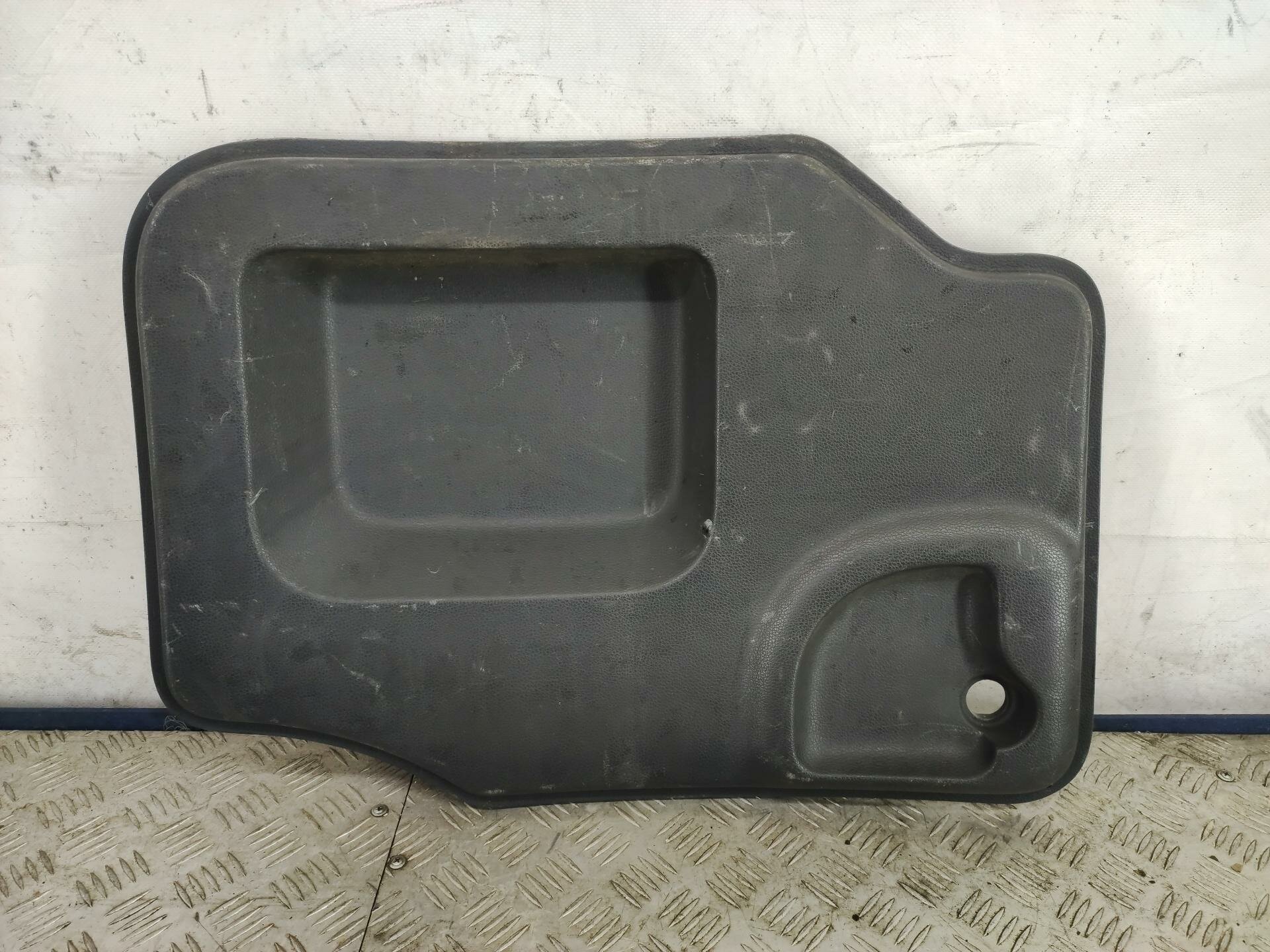 Обшивка двери левой Renault Logan (2004 - 2009) 8200820407
