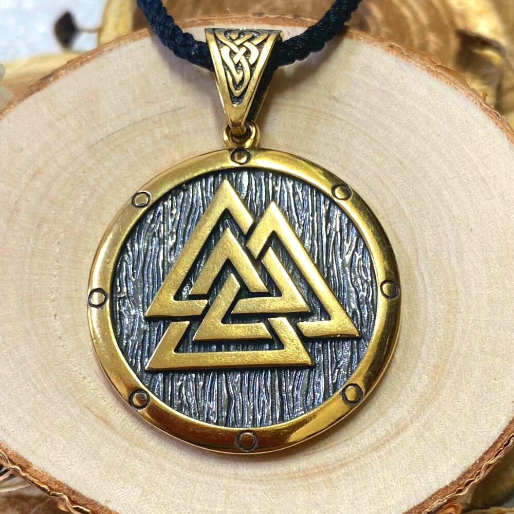 Серебряная подвеска " Валькнут " оберег " Шлем ужаса " Славянский оберег серебряный