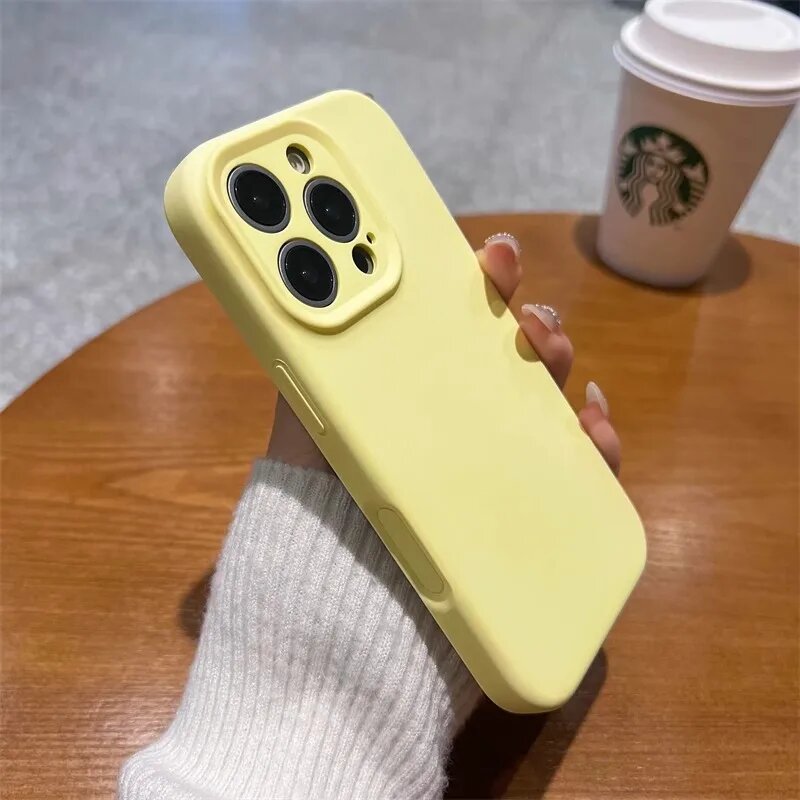 Желтый чехол для iPhone 16 Pro из жидкого силикона