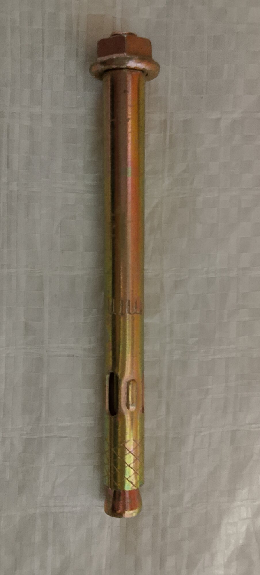 Анкер - болт с гайкой Ø 8 х 80 мм в комплекте 9 штук.