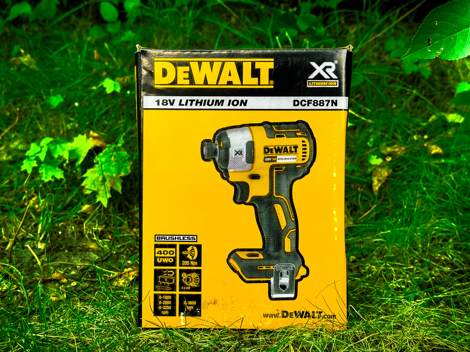 Винтоверт DeWALT DCF887, бесщеточный, импульсный, без аккумулятора
