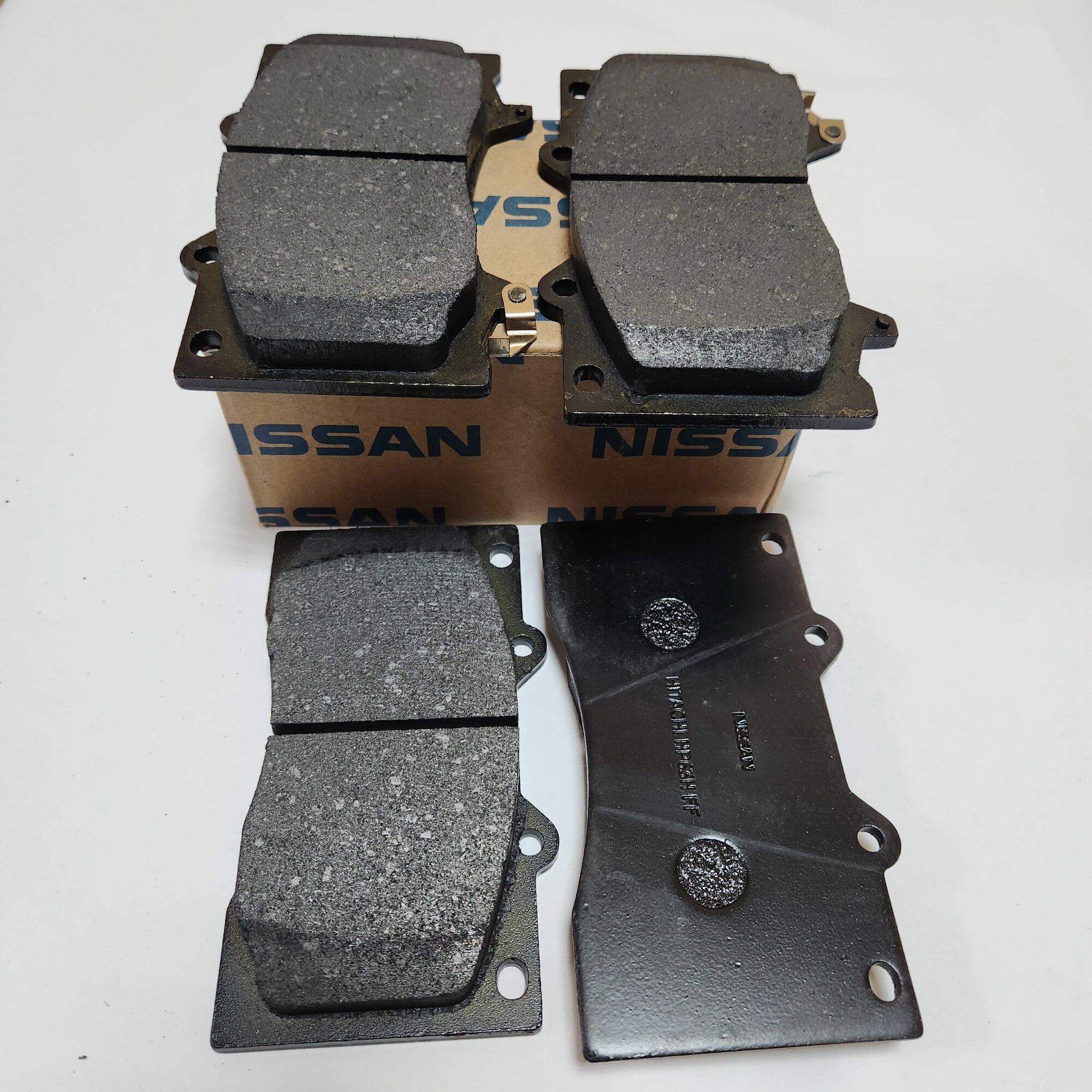 Колодки тормозные передние Nissan D1060-1LB2B