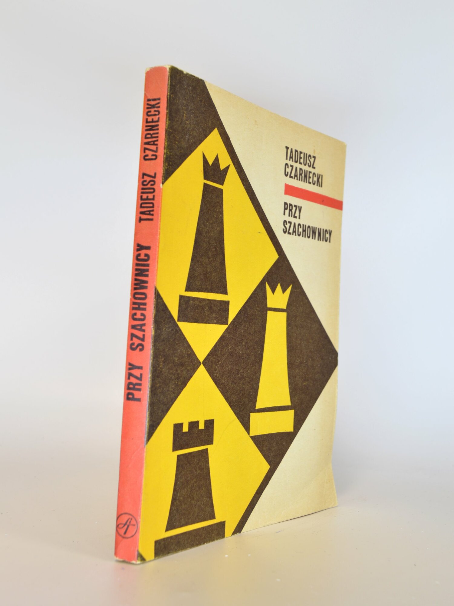 Przy szachownicy. За шахматной доской. Тактика и стратегия - на польском. Tadeusz Czarnecki. Букинистическая книга в отличном состоянии.