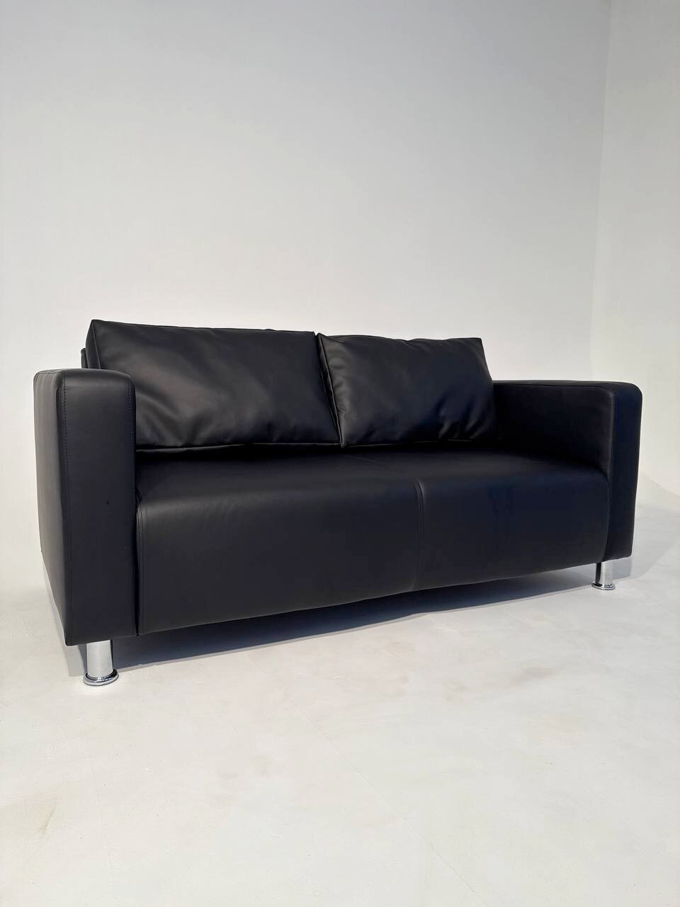 Диван офисный Монарх, механизм Нераскладной, 160х80х80 см, чёрный матовый