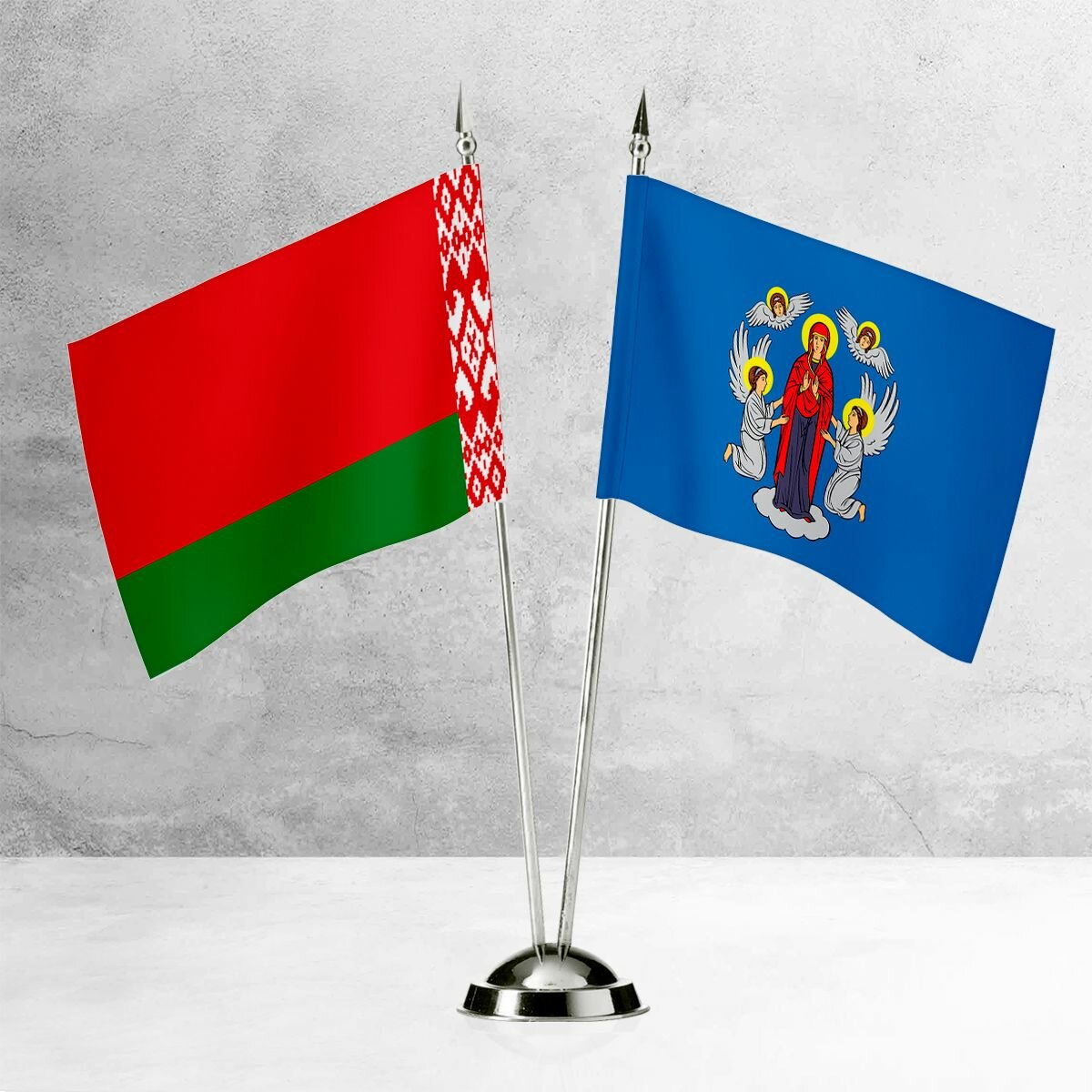 Настольные флаги Белоруссии и Минска на пластиковой подставке под серебро