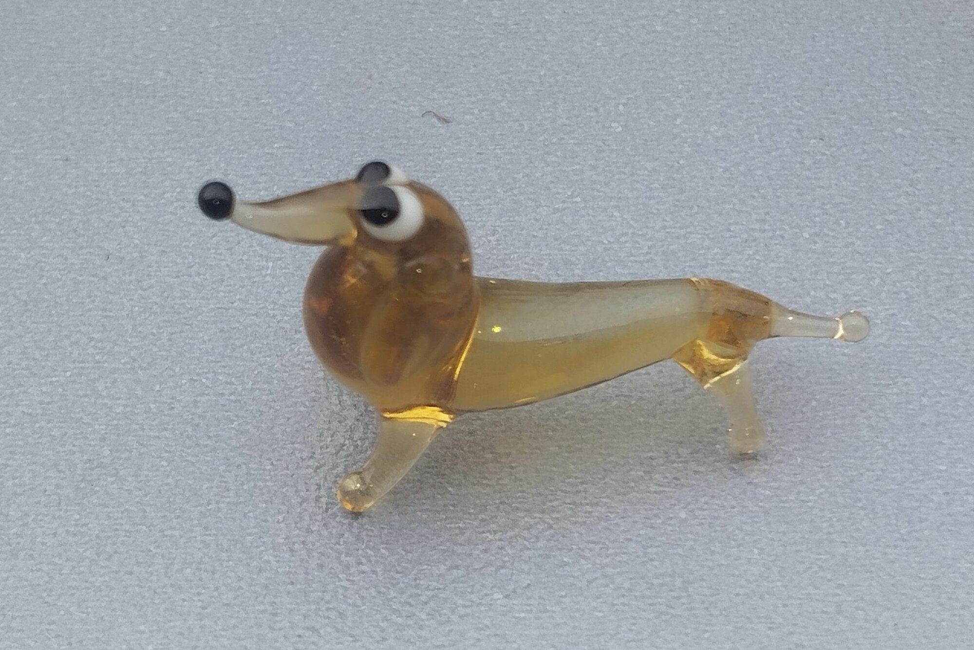 Стеклянная микро фигурка такса