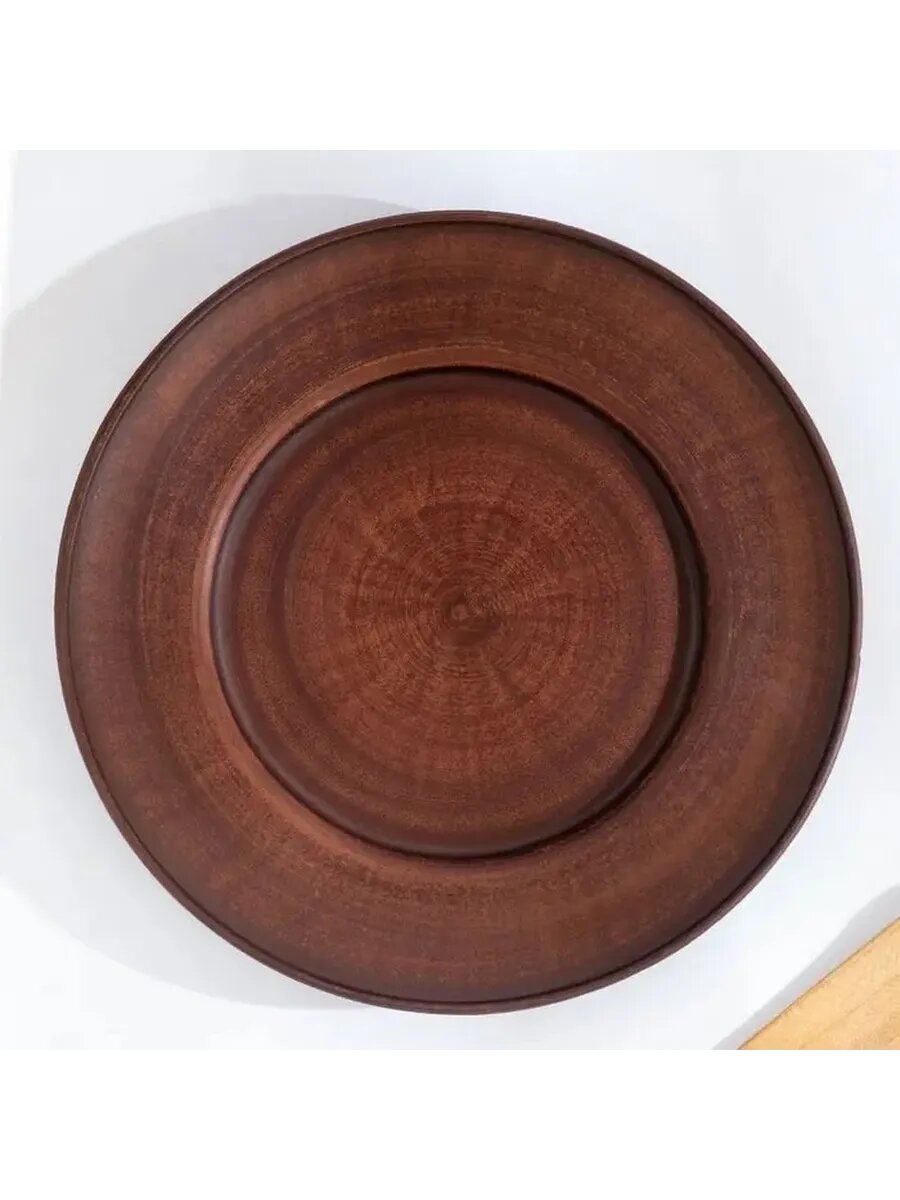 Керамическая тарелка из глины