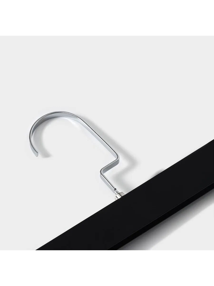 Универсальная вешалка для одежды с зажимами