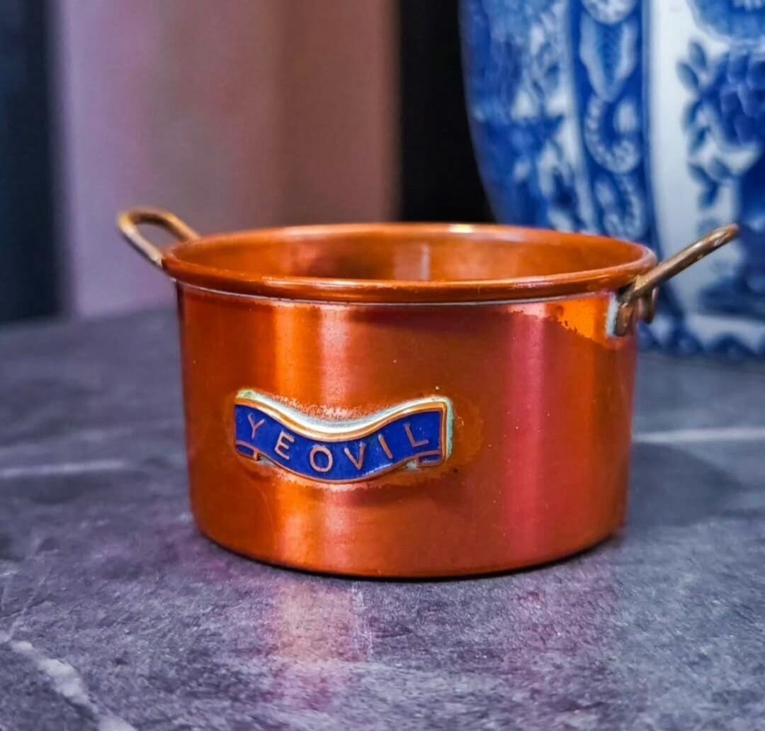 Миниатюрная антикварная кастрюля