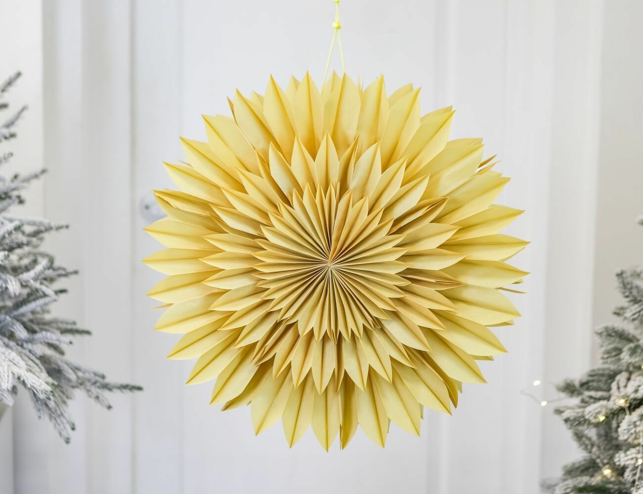 Декоративное подвесное украшение снежинка далия гранд, бумага, золотой, 50 см, Koopman International A64101160
